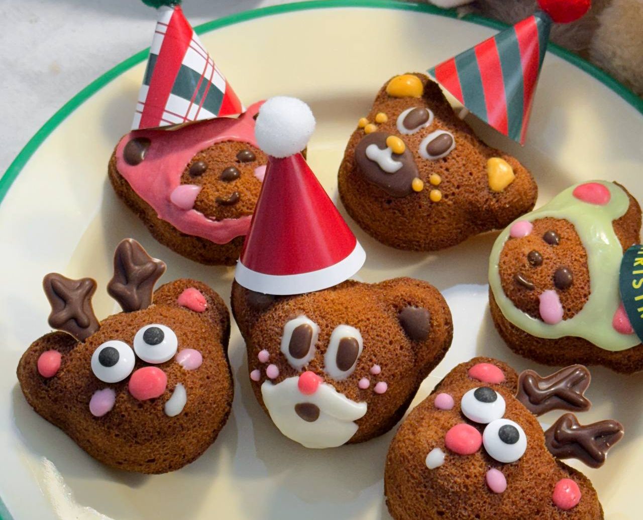 Santa Bear Madeleines: 6PC Winter Date Idea | 솜씨당